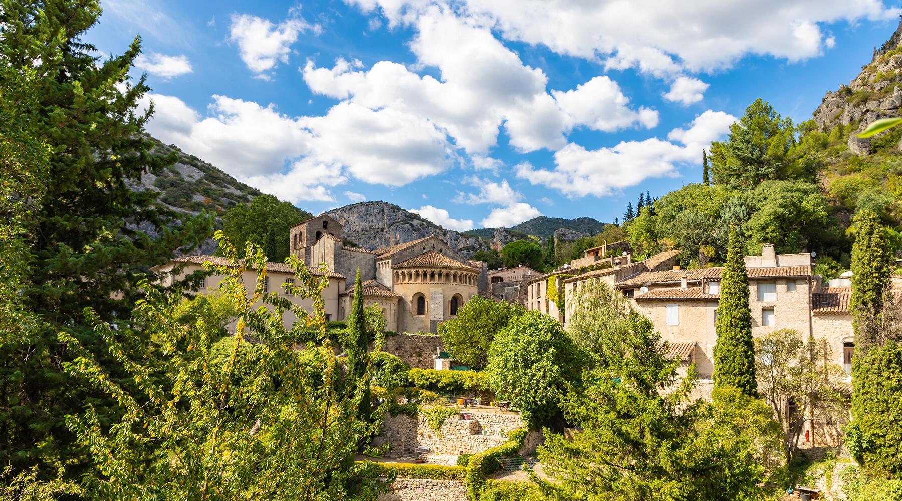 Randonnée Saint Guilhem le Désert d'Aumont-Aubrac à Saint Guilhem le ...